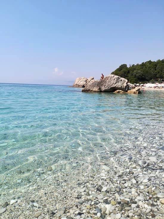 Foto/ Rama promovon një nga gjiret më mahnitëse të Shqipërisë, Gjirin e ...