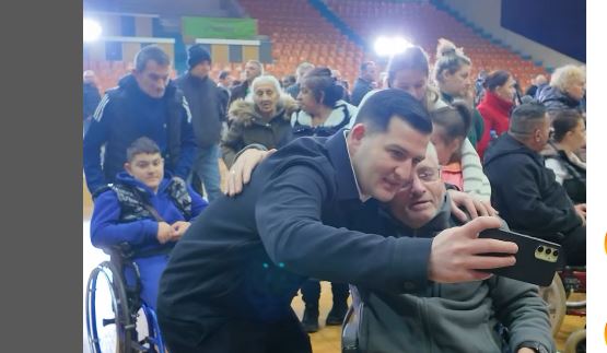 Samir Mane dhuron karrige me rrota për të gjithë para dhe ...