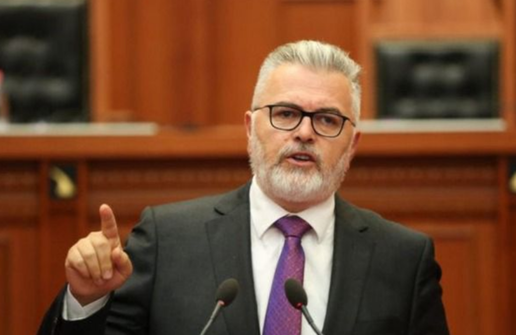 “BE s’është parajsë, as ne engjëj. Edhe atje luftohet me korrupsionin ...