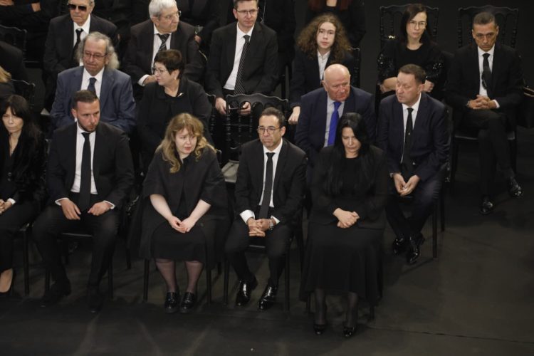 FOTOLAJM- Emocion dhe trishtim për ndarjen nga jeta të Fatos Nanos ...